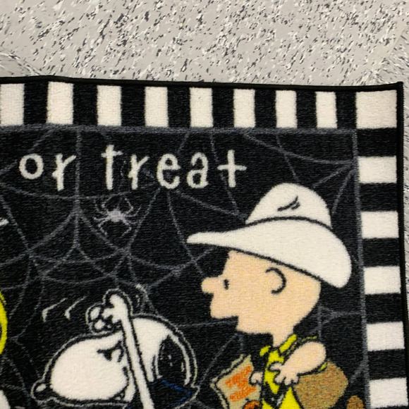 Peanuts | Accents | Peanuts Snoopy Charlie Brown Gang Happy Halloween ...